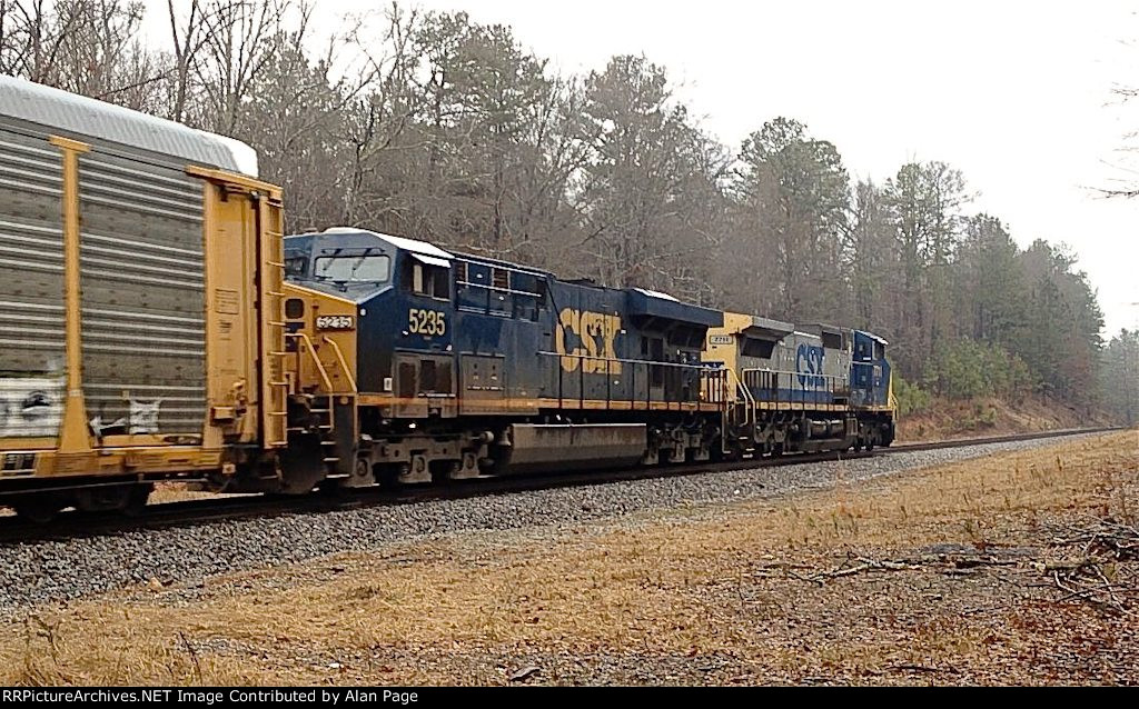 CSX C40-8 7711 and ES40DC 5235